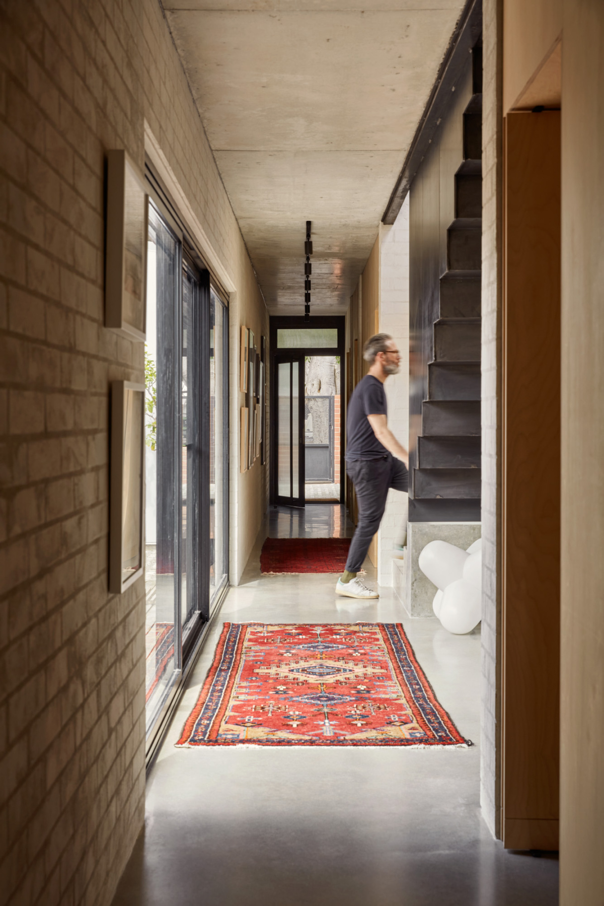 brick house - studio roam